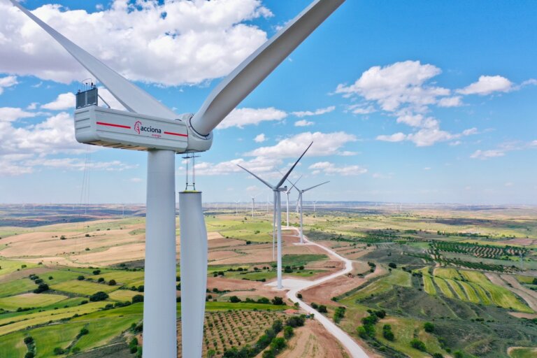 Nabrawind Changes 20-Ton Blade with Craneless Replacement System - North American Windpower